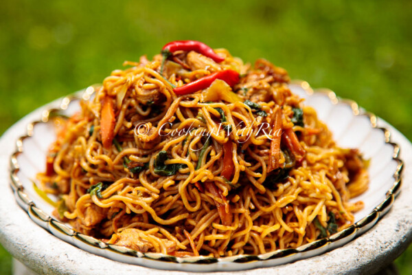 Easy Spicy Chow Mein Recipe for Two (Ready in 20 Minutes)